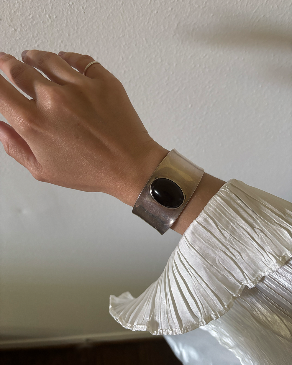 Vintage Sterling Silver Modernist Onyx Cuff Bracelet – Hira